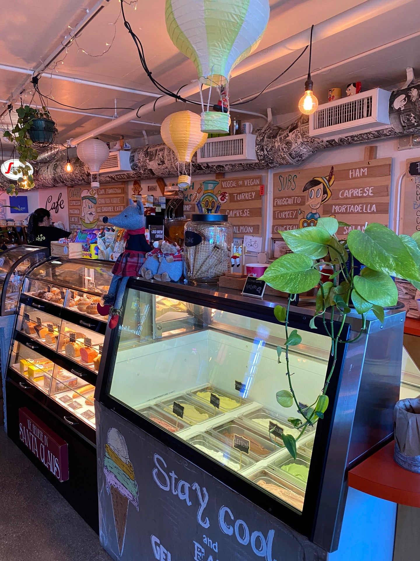 Pinocchio Italian Deli, 760 Ocean Dr, Miami Beach, FL, Cafes - MapQuest