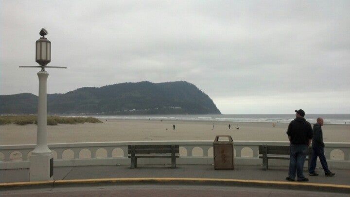 Downtown Seaside Sidewalk, Broadway St, Seaside, OR - MapQuest