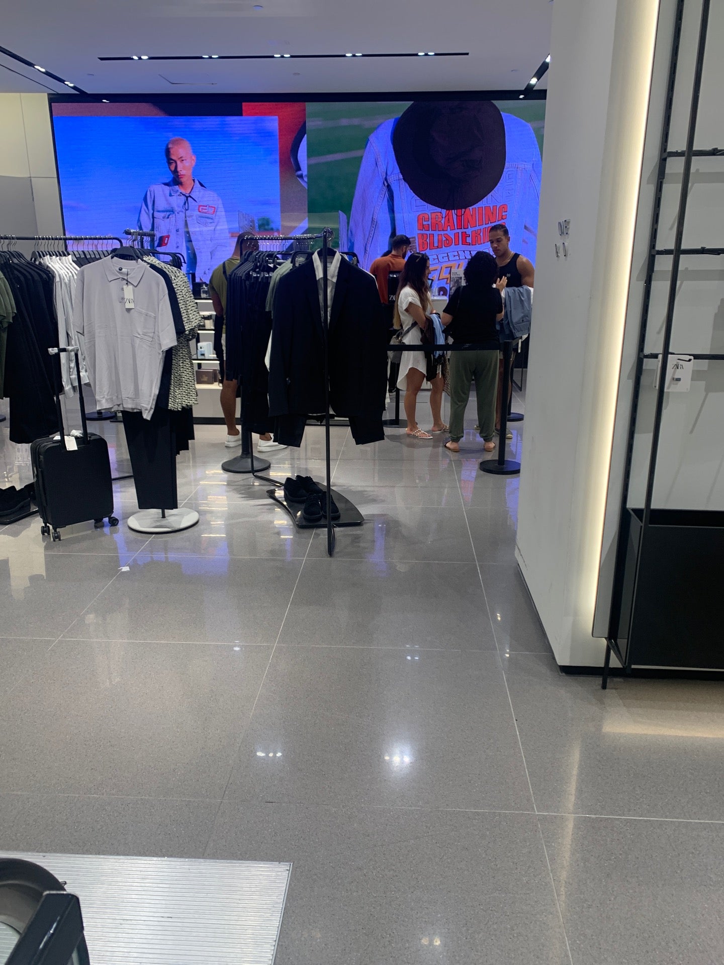 Zara, 701 S Miami Ave, Miami, FL, Family clothing stores - MapQuest