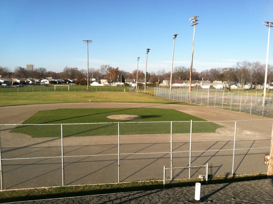 Clawson City Park, 935 N Custer Ave, Clawson, MI - MapQuest