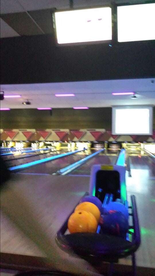 AMF Brookgate Lanes, 14950 Snow Rd, Brookpark, OH, Bowling Centers ...