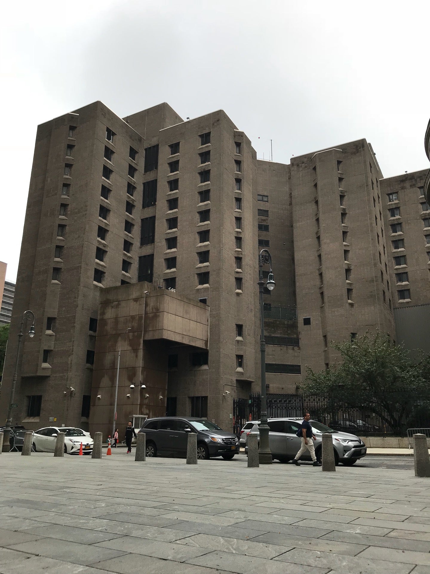 Metropolitan Correctional Center, 150 Park Row, New York, NY, Commuter ...