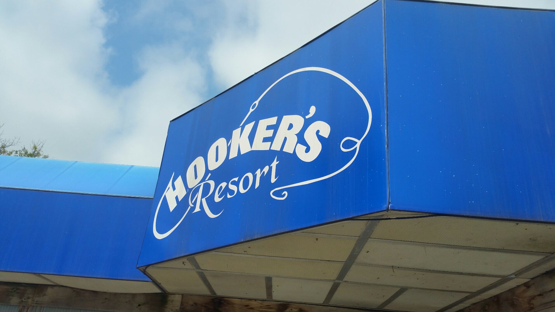 Hooker's Resort, W9370 County Road V, Poynette, WI, Hotels & Motels ...