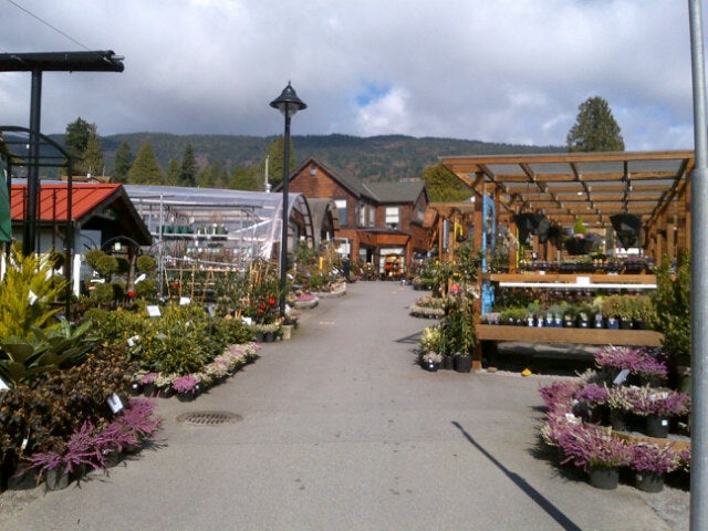 Maple Leaf Gardens West Vancouver | Fasci Garden