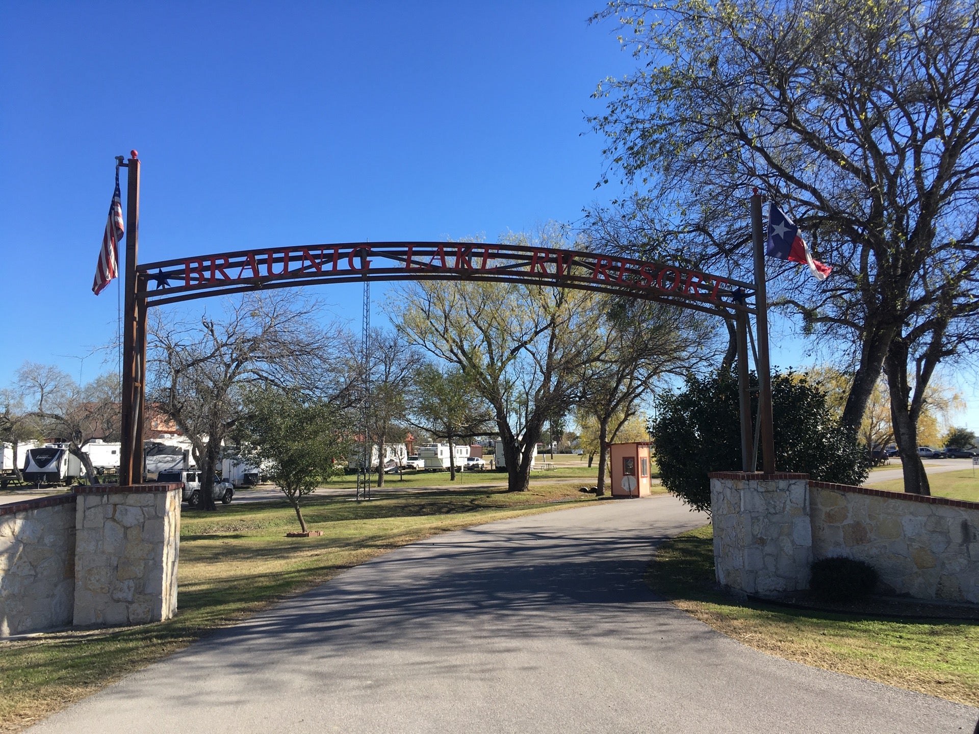 Braunig Lake RV Resort, 13550 Donop Rd, Elmendorf, TX, Recreational ...