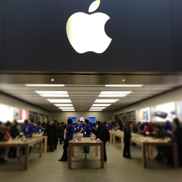 Apple Eaton Centre, 220 Yonge Street, Toronto, ON M5B 2H1, CA - MapQuest