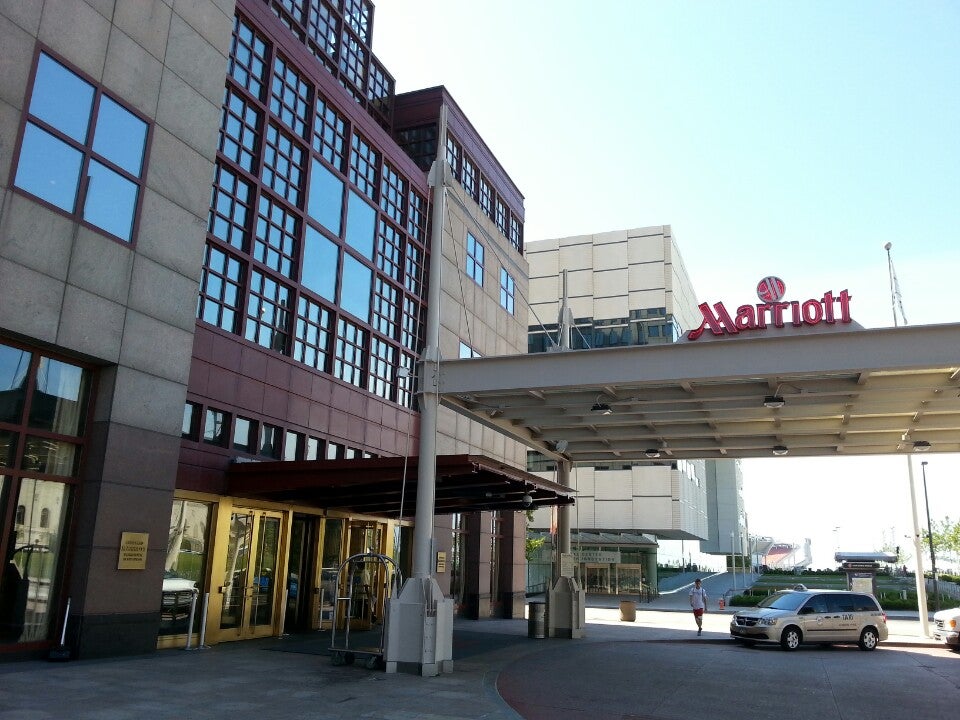 Cleveland Marriott Downtown at Key Tower, 1360 W Mall Dr, Cleveland, OH ...