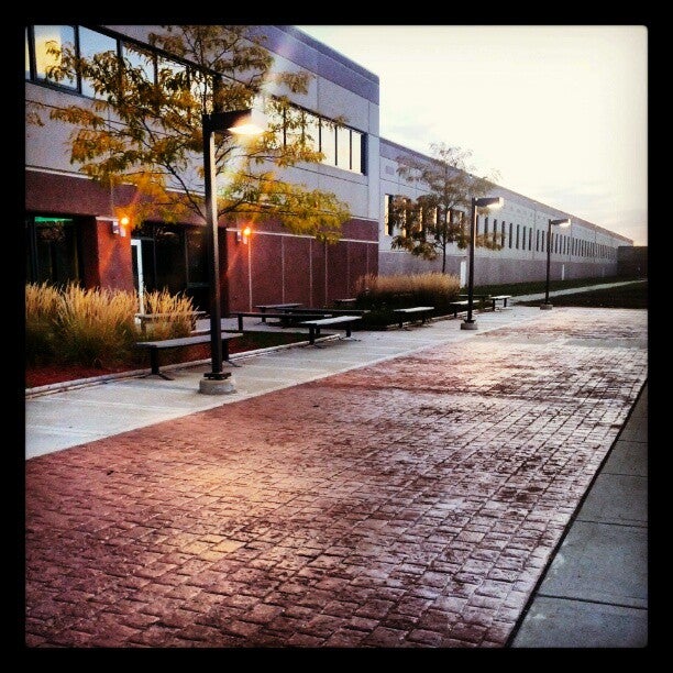 United States Postal Service, 550 Fullerton Ave, Carol Stream, IL ...