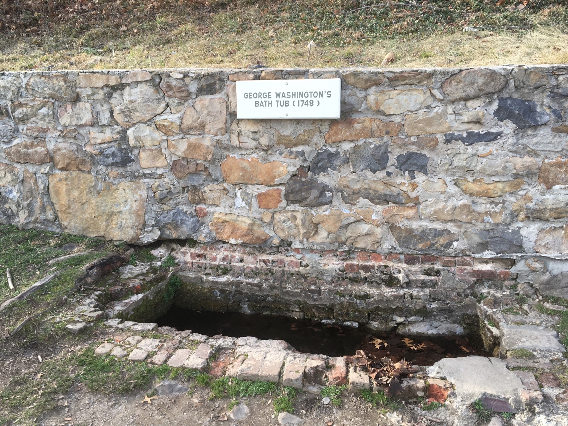 George Washington's Bathtub, Fairfax St, Berkeley Springs, WV - MapQuest