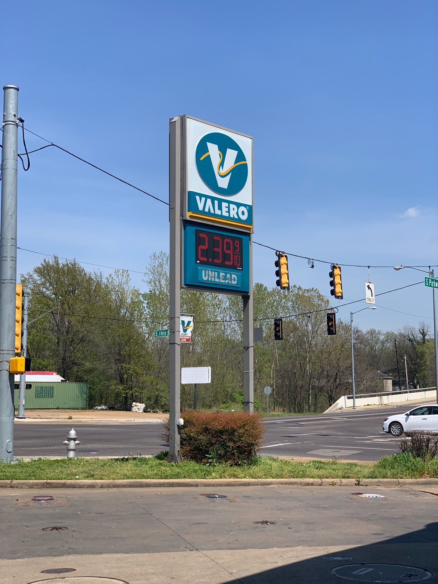 Valero, 583 S Parkway E, Memphis, TN, Gas Stations - MapQuest