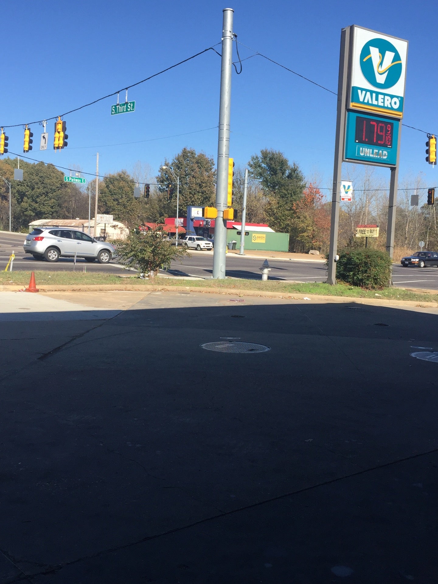 Valero, 583 S Parkway E, Memphis, TN, Gas Stations - MapQuest