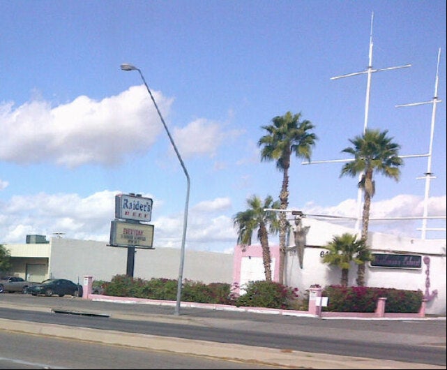 Raiders Reef Exotic Dancing, 6475 E Golf links Rd, Tucson, AZ, Night ...