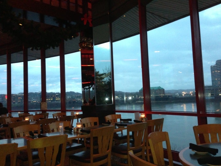 Montgomery Inn at the Boathouse, 925 Riverside Dr, Cincinnati, OH ...