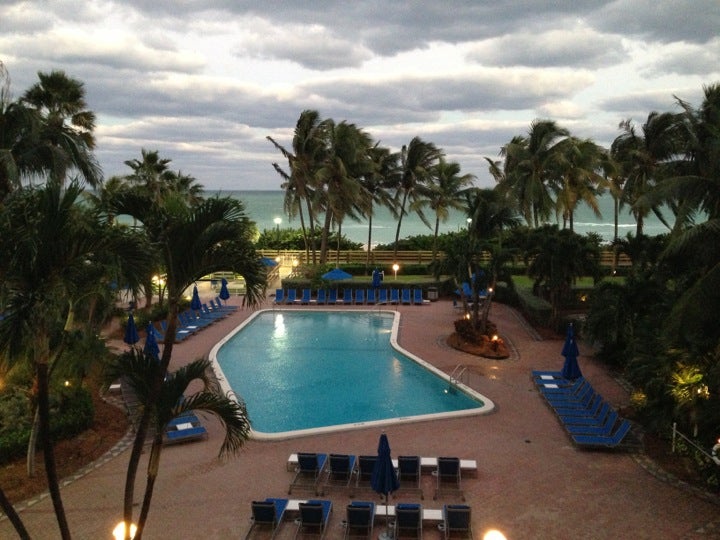 Four Points by Sheraton Miami Beach, 4343 Collins Ave, Miami Beach, FL ...