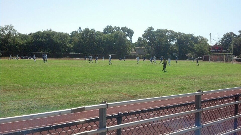 Plainedge High School, 241 Wyngate Dr, Massapequa, NY, Schools - MapQuest