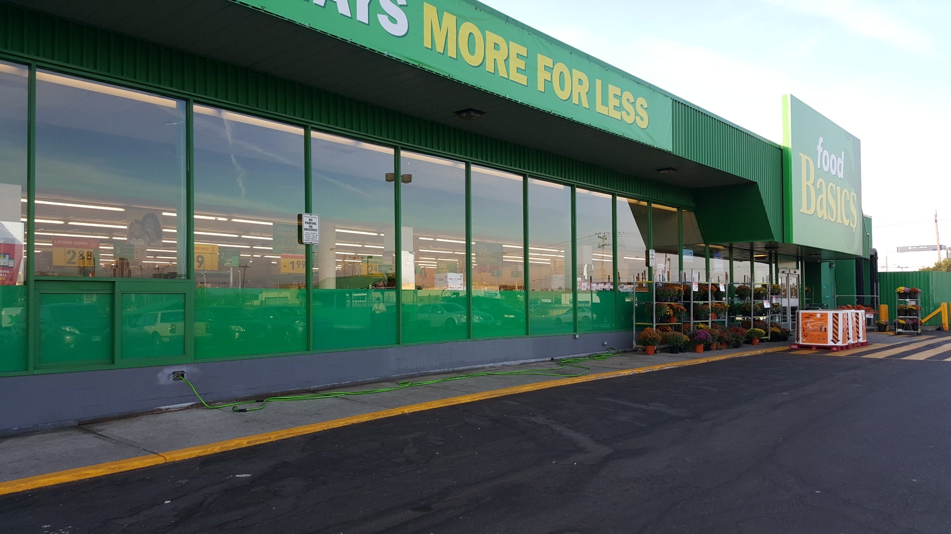 Metro Ontario Inc, 5559 Dundas St W, Toronto, ON, Grocery Stores - MapQuest