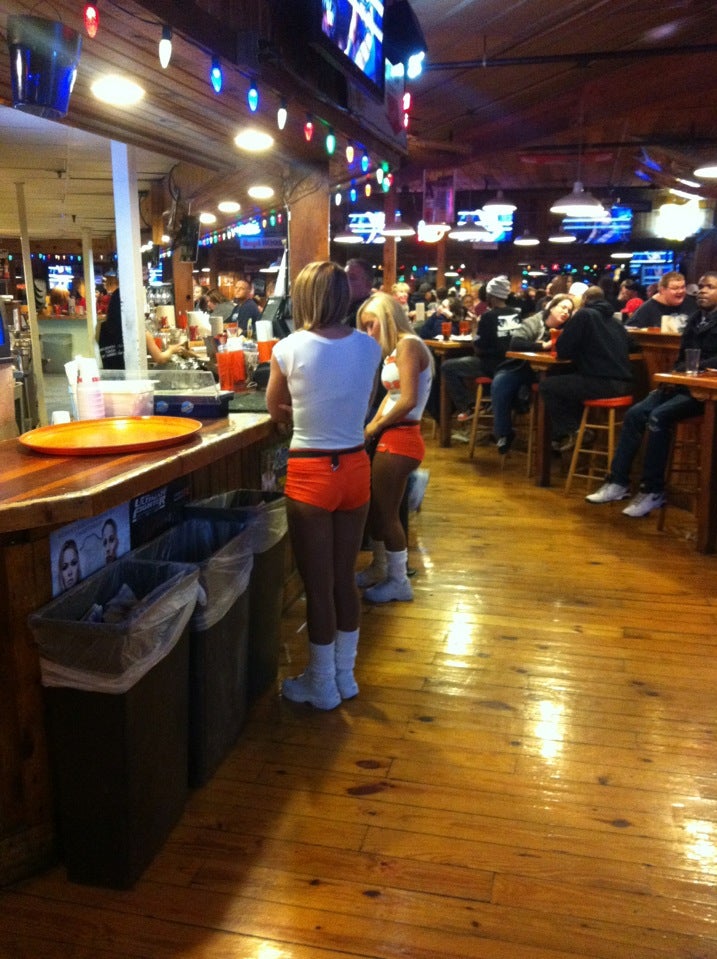 Hooters, 12185 Springfield Pike, Springdale, OH, Bar - MapQuest
