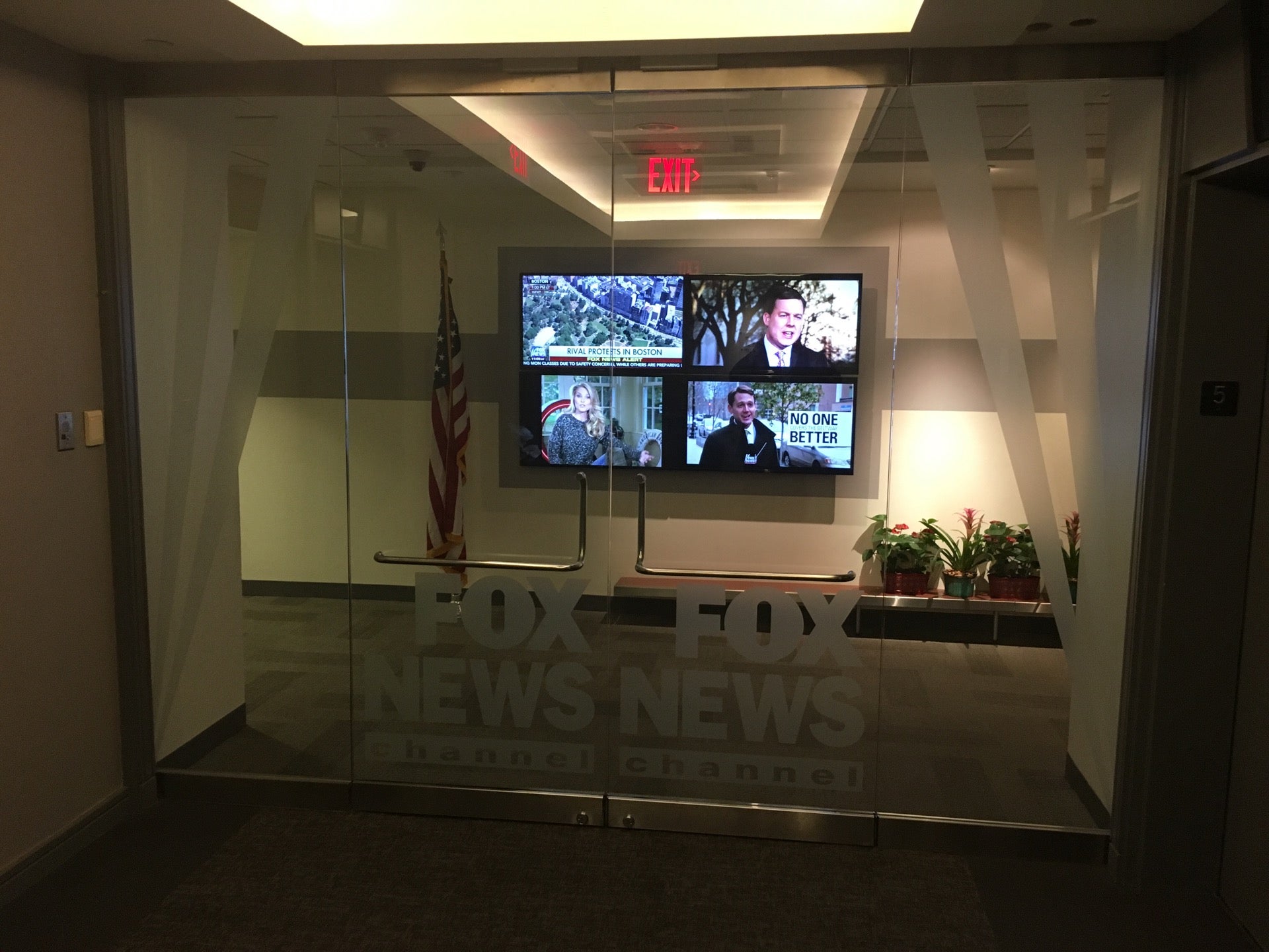 Fox News, 400 N Capitol St NW, Suite 550, Washington, DC, Office & Desk ...