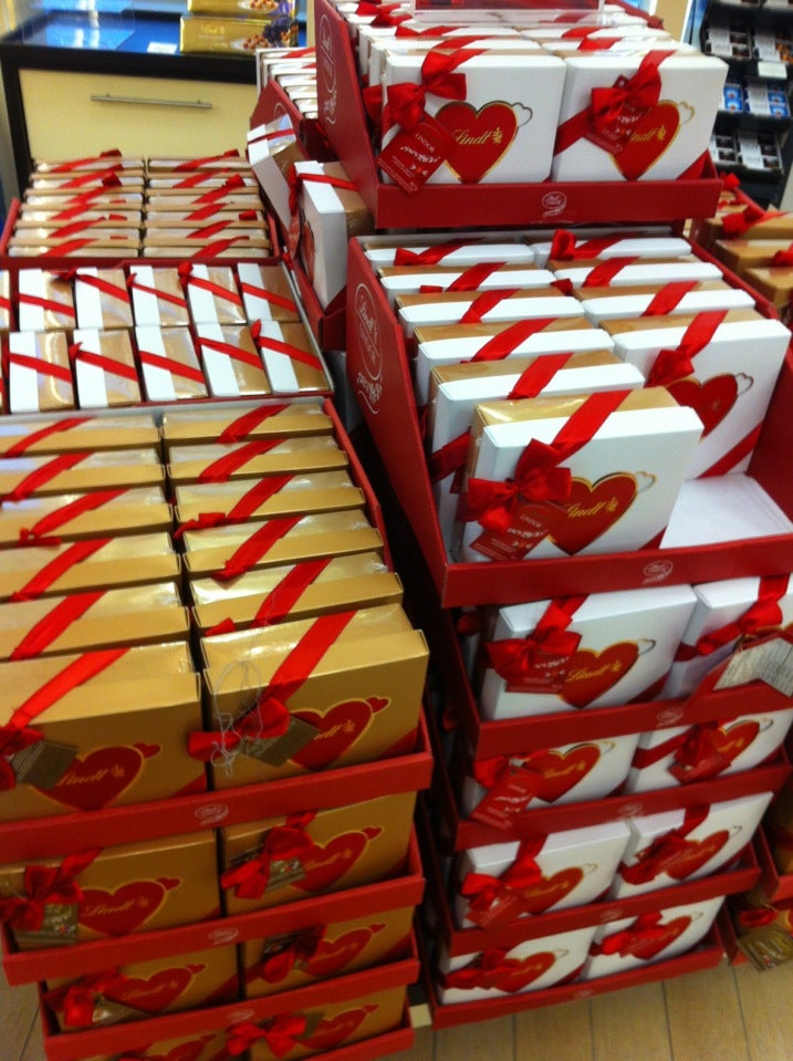 Lindt Chocolate Shop - Mississauga, 7090 Kennedy Road, Mississauga, ON ...