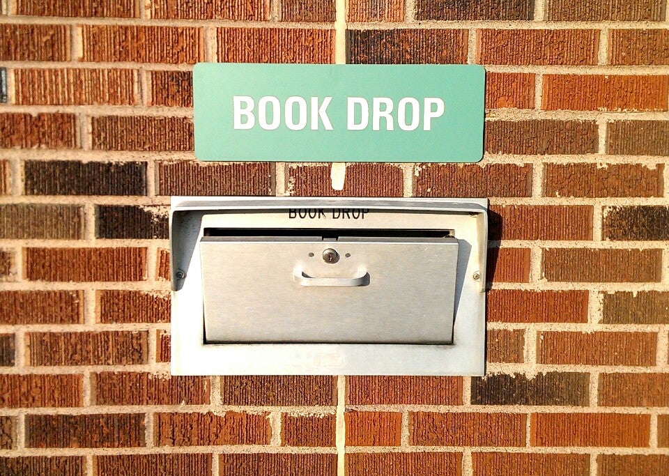 Toledo Lucas County Public Library - Maumee, 501 River Rd, Maumee, OH ...