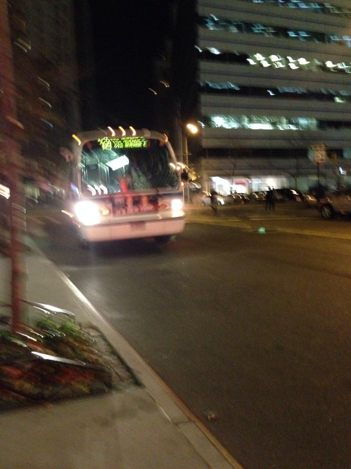 M9 Downtown Connection bus stop, New York, NY, Bus Lines - MapQuest