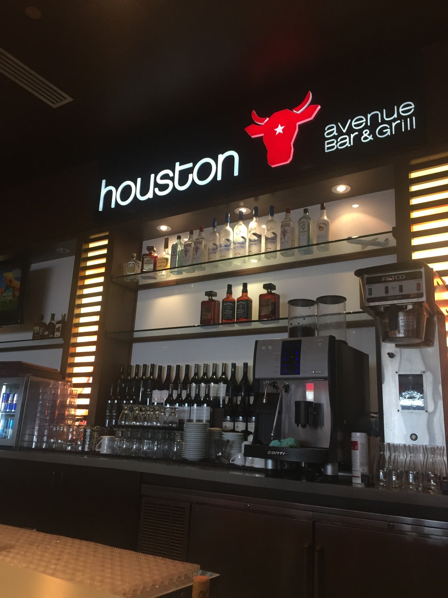 Houston Avenue Bar & Grill, Gate 77, Dorval, QC - MapQuest