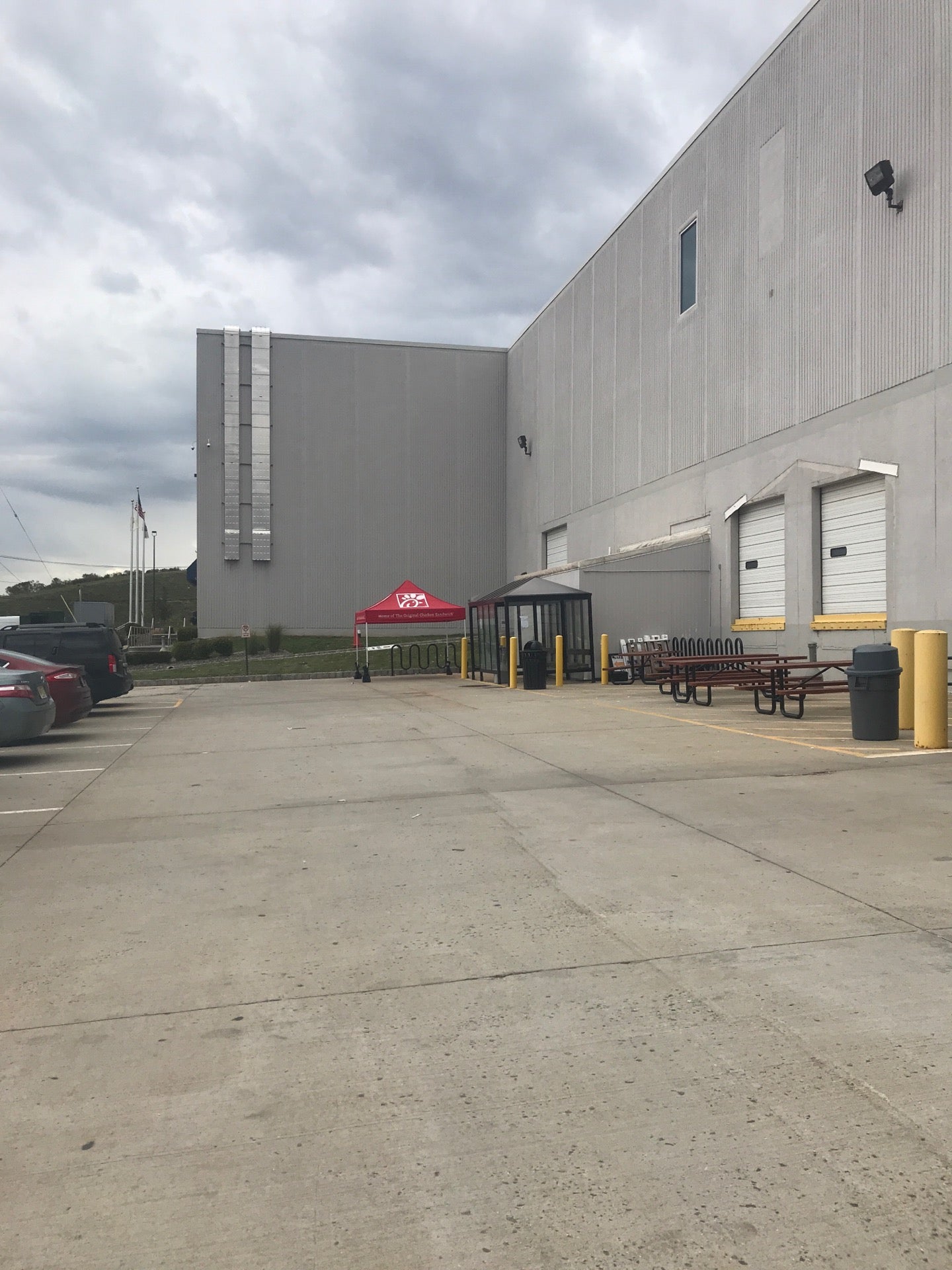 Amazon Fulfillment Center-Ewr9, 8003 Industrial Ave, Carteret, NJ ...