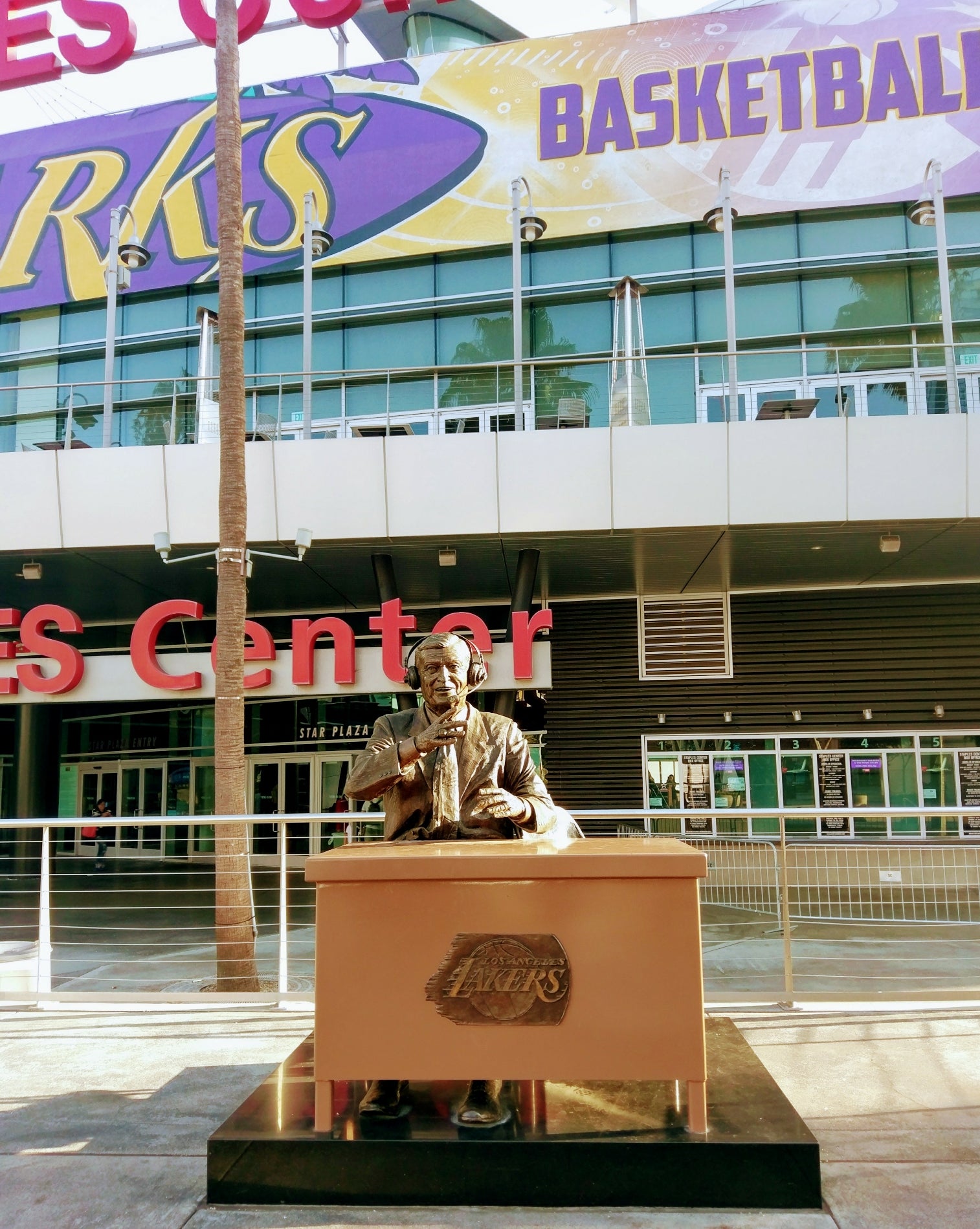 Chick Hearn Statue, Chick Hearn Ct, Los Angeles, CA - MapQuest