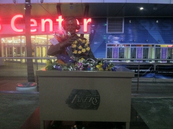Chick Hearn Statue, Chick Hearn Ct, Los Angeles, CA - MapQuest
