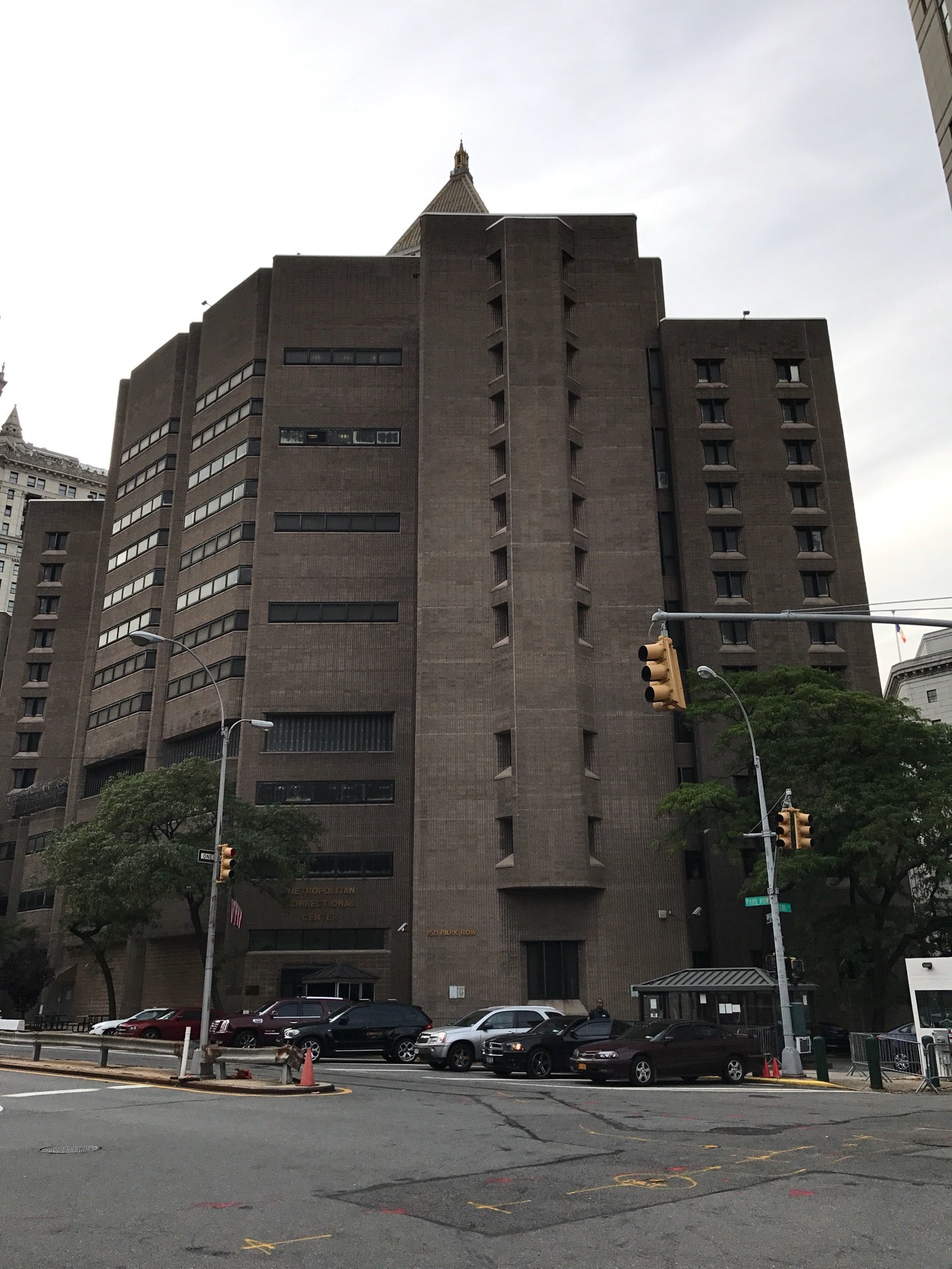 Metropolitan Correctional Center, 150 Park Row, New York, NY, Commuter ...