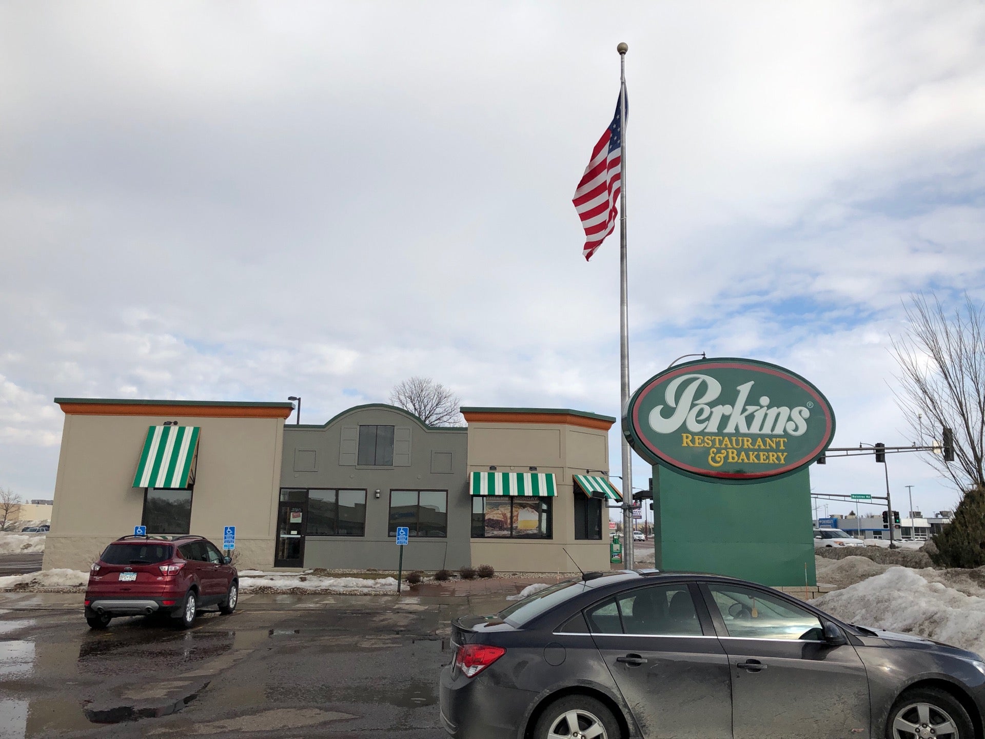 Perkins Restaurant & Bakery, 1790 Madison Ave, Mankato, MN, Eating ...