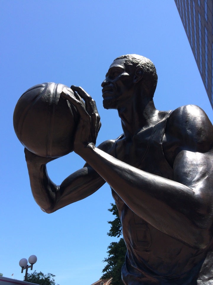 Bill Russell Statue