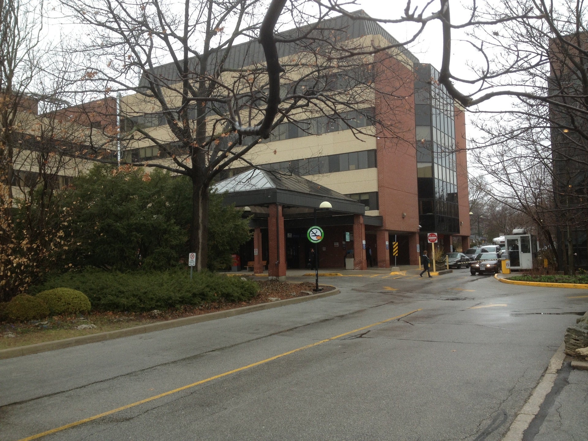 Oakville-Trafalgar Memorial Hospital, 327 Reynolds St, Oakville, ON ...