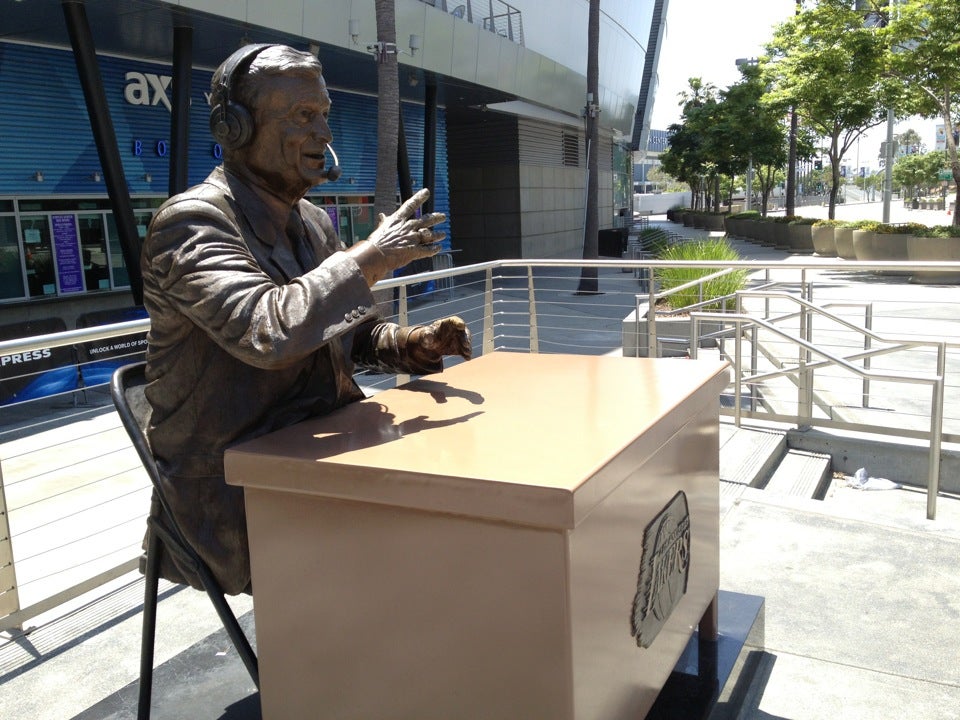 Chick Hearn Statue, Chick Hearn Ct, Los Angeles, CA - MapQuest