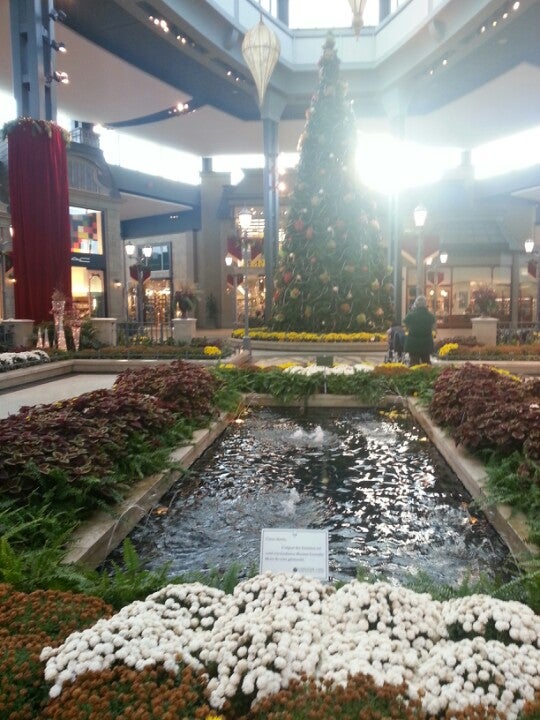 CF Carrefour Laval, 3003 Boulevard Le Carrefour, Laval, QC, Shopping ...