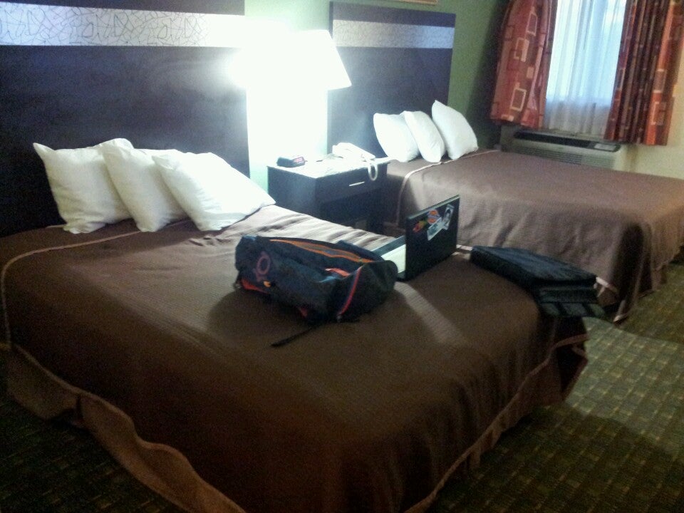 Howard Johnson By Wyndham Newark Airport, 20 Frontage Rd, Newark, NJ ...