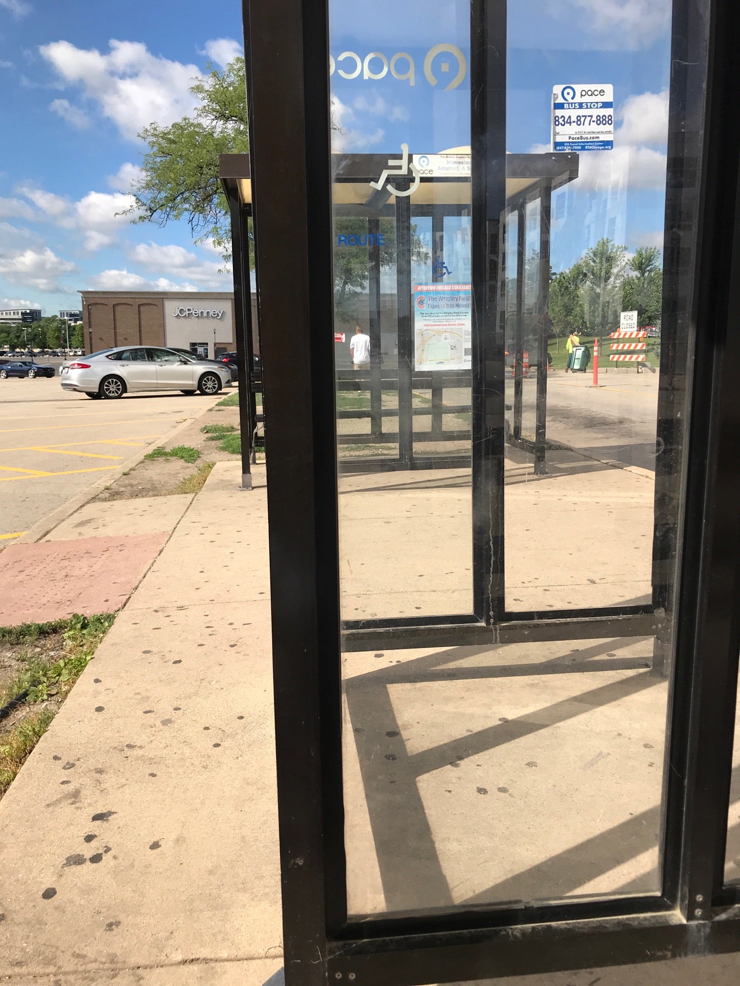 pace-suburban-bus-stop-yorktown-center-yorktown-center-lombard-il