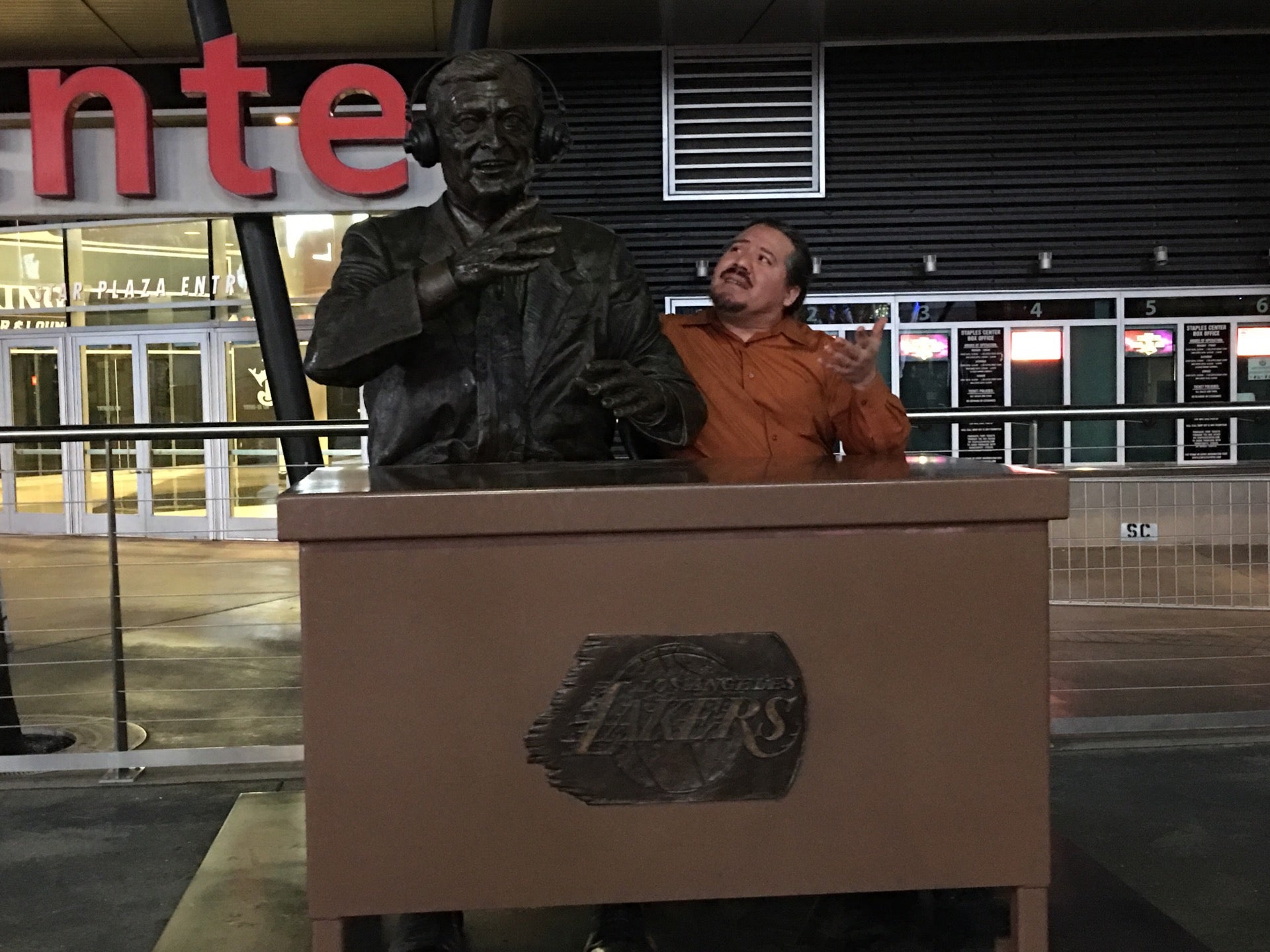 Chick Hearn Statue, Chick Hearn Ct, Los Angeles, CA - MapQuest