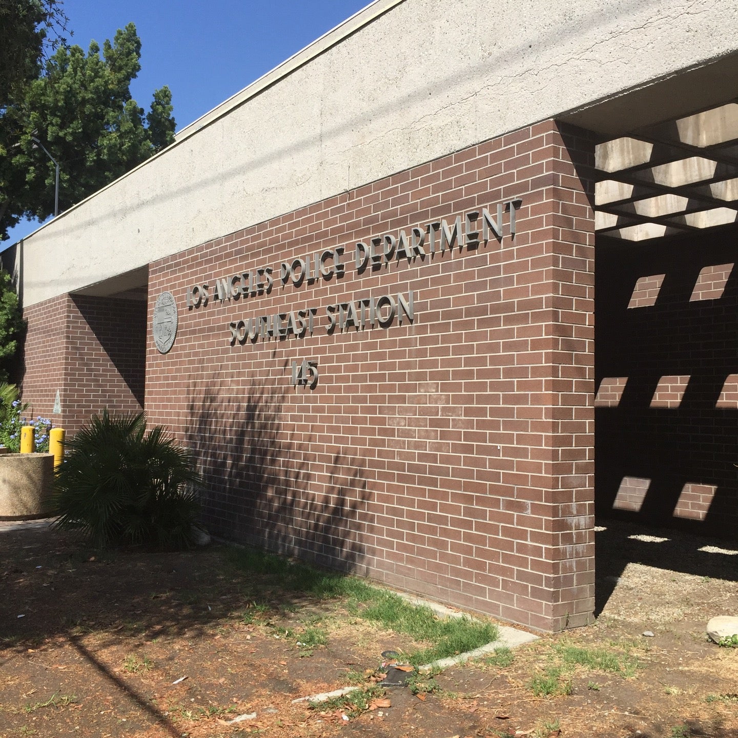 LAPD Southeast Community Police Station, 145 W 108th St, Los Angeles ...