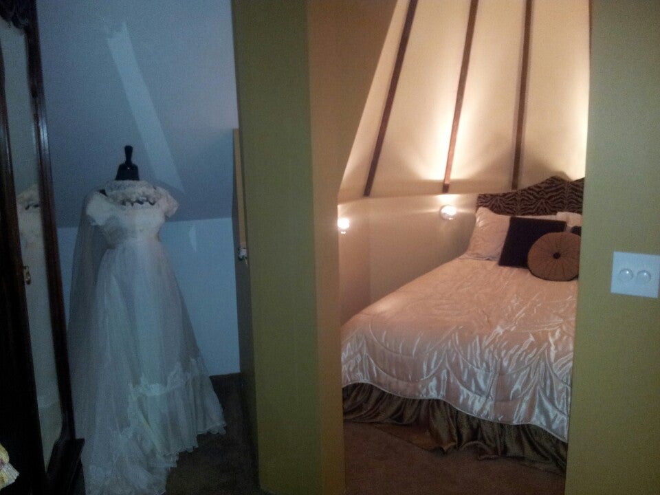 Hassinger Daniels Mansion Bed and Breakfast, 2028 Highland Ave S ...