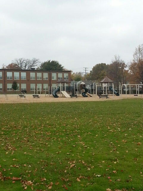 Parcells Middle School, 20600 Mack Ave, Grosse Pointe Woods, MI ...