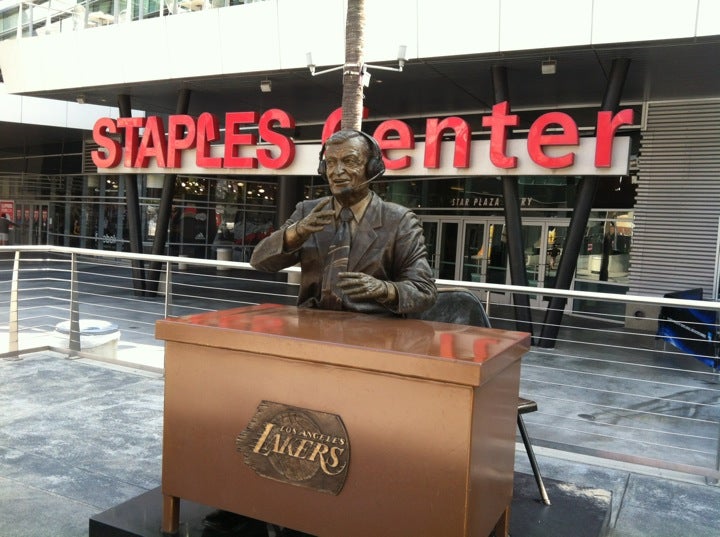 Chick Hearn Statue, Chick Hearn Ct, Los Angeles, CA - MapQuest