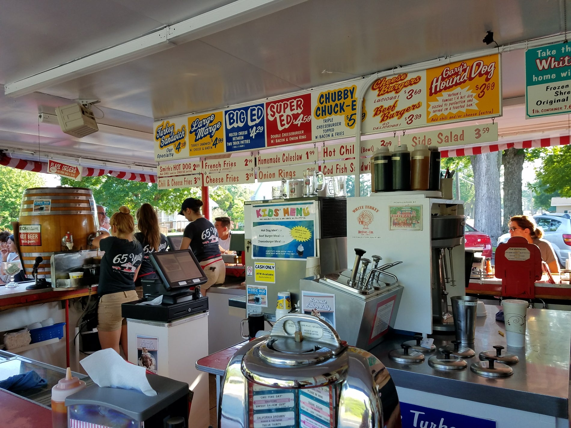White Turkey Drive-In, 388 E Main Rd, Conneaut, OH, Drive-in motion ...