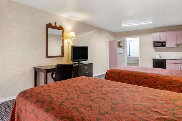 Rodeway Inn Clearwater-Largo, 16405 US Highway 19 N, Clearwater, FL ...