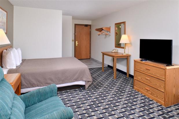 Edgewood, IA Map & Directions - MapQuest