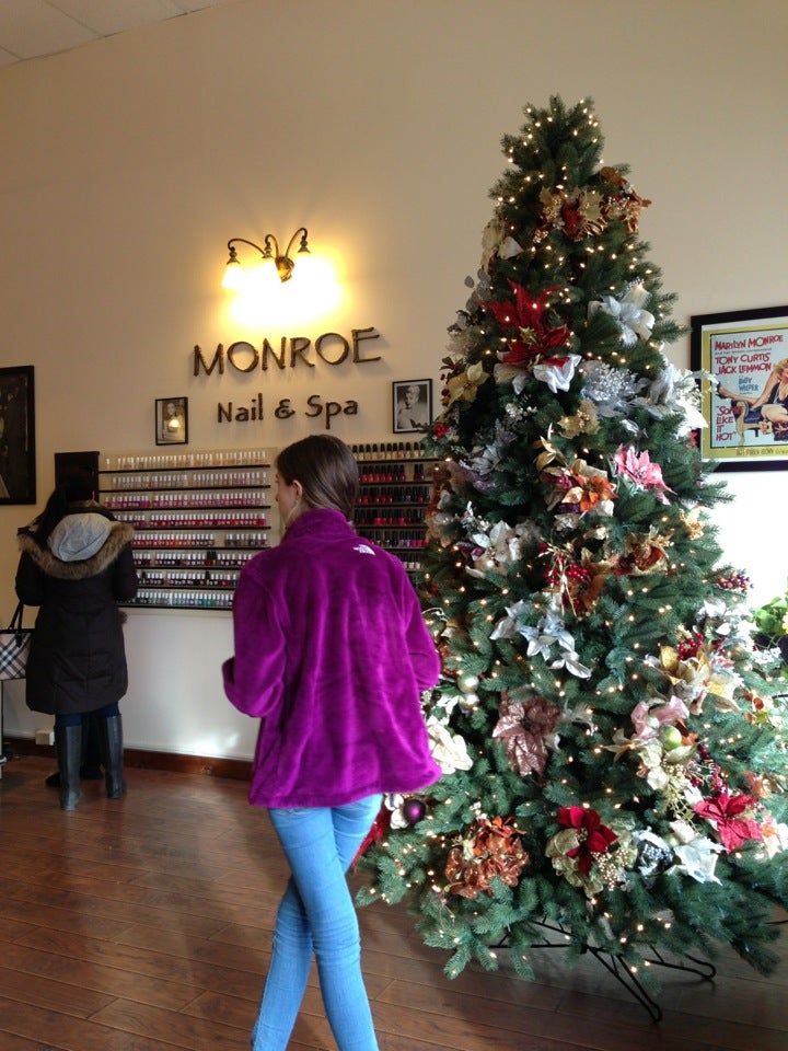 Marilyn Monroe Nail Salon