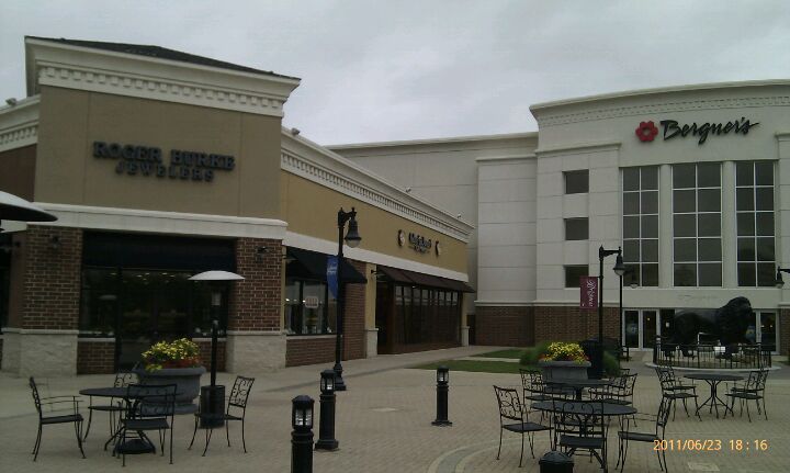 Shoppes At Grand Prairie, 5201 W War Memorial Dr, Peoria, Illinois ...