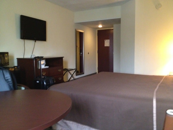 Howard Johnson By Wyndham Newark Airport, 20 Frontage Rd, Newark, NJ ...
