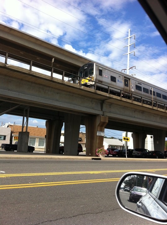 LIRR Lindenhurst Station, E Hoffman Ave, Lindenhurst, NY - MapQuest