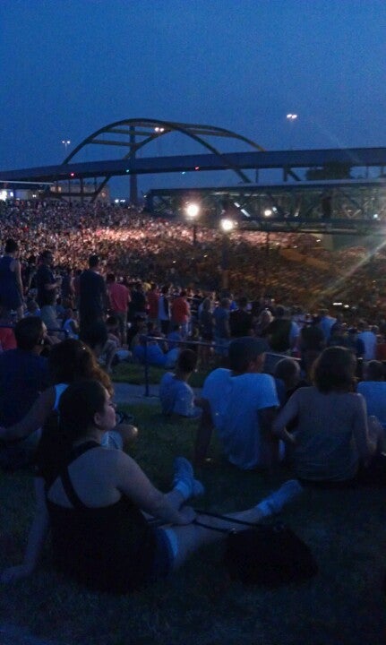 Marcus Amphitheater Box Office, 655 E Summerfest Pl, Milwaukee, WI ...